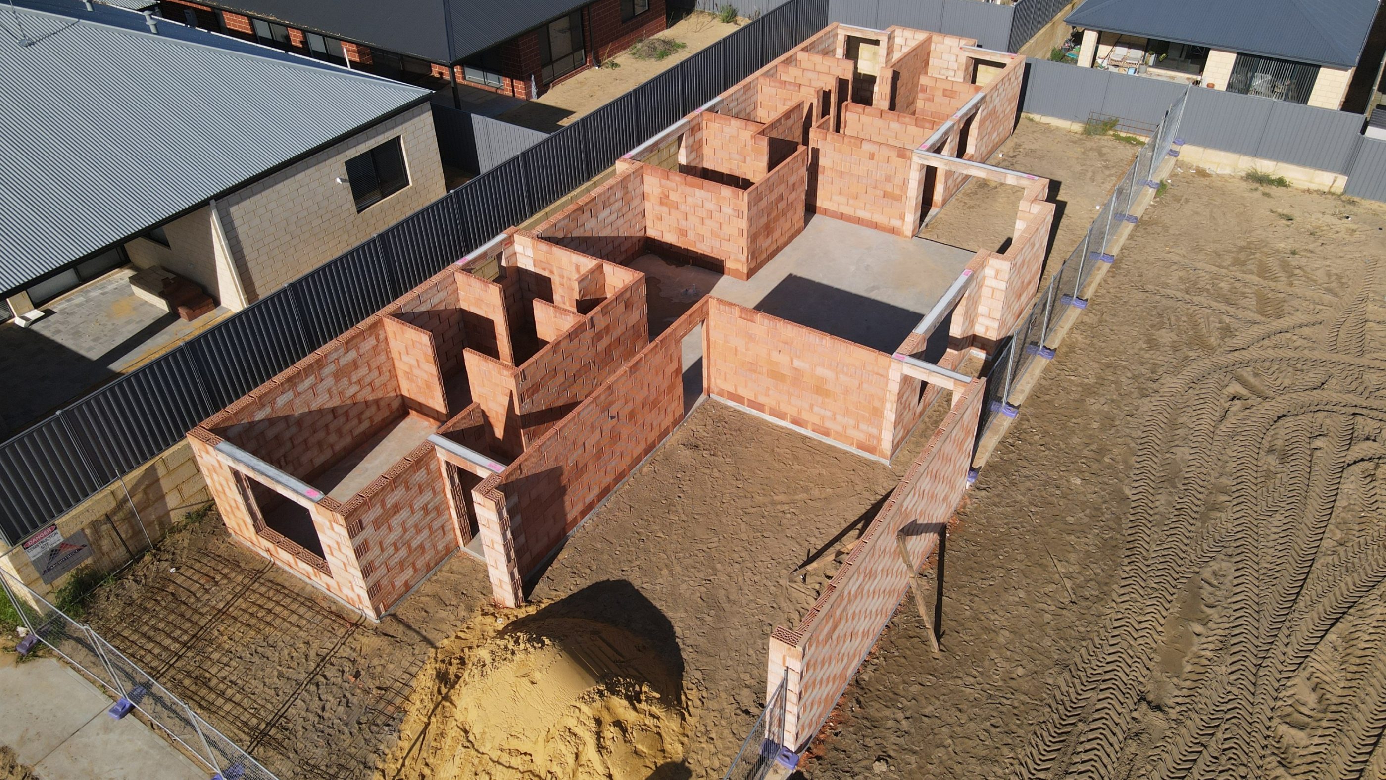 Innovation at Wienerberger – First brick house built by masonry robot